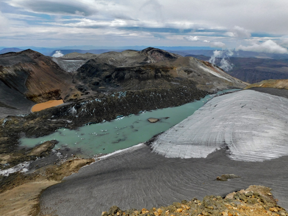 Galería Volcán Copahue - Andeshandbook