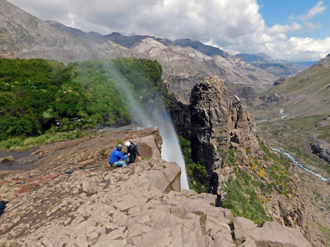 Paso Pehuenche - Mirador de la Cascada Invertida - Andeshandbook
